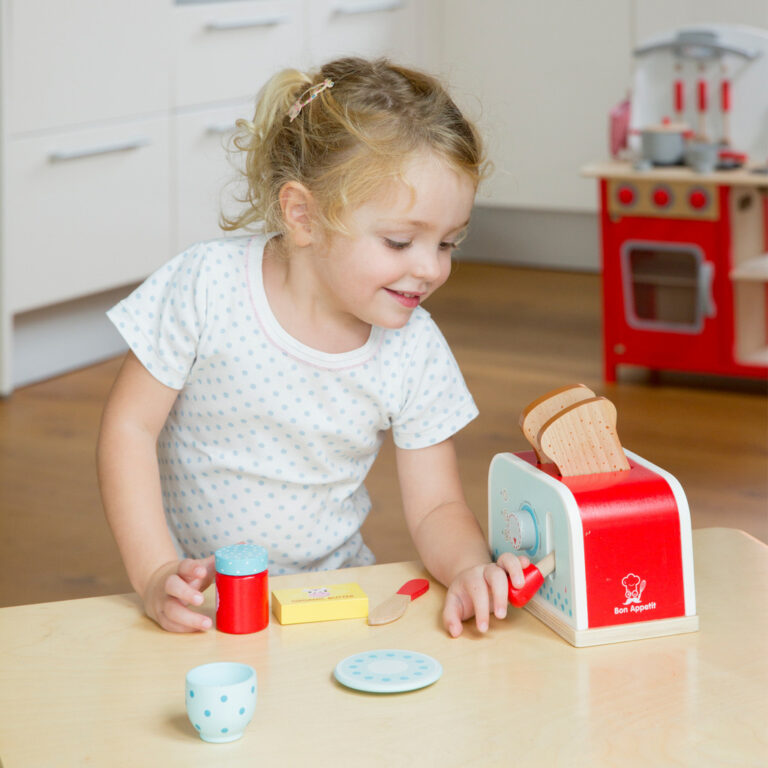 New Classic Toys - Toy Toaster Set - Toy Dubai (Toys MENA LLC)