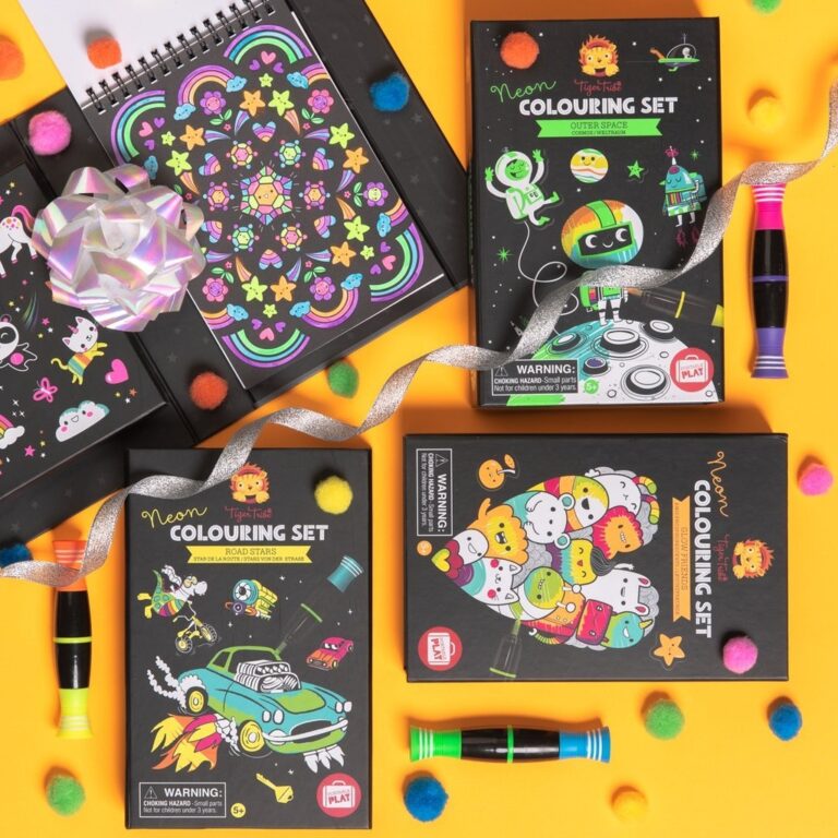 Neon Colouring Set - Outer Space - Toy Dubai (Toys MENA LLC)
